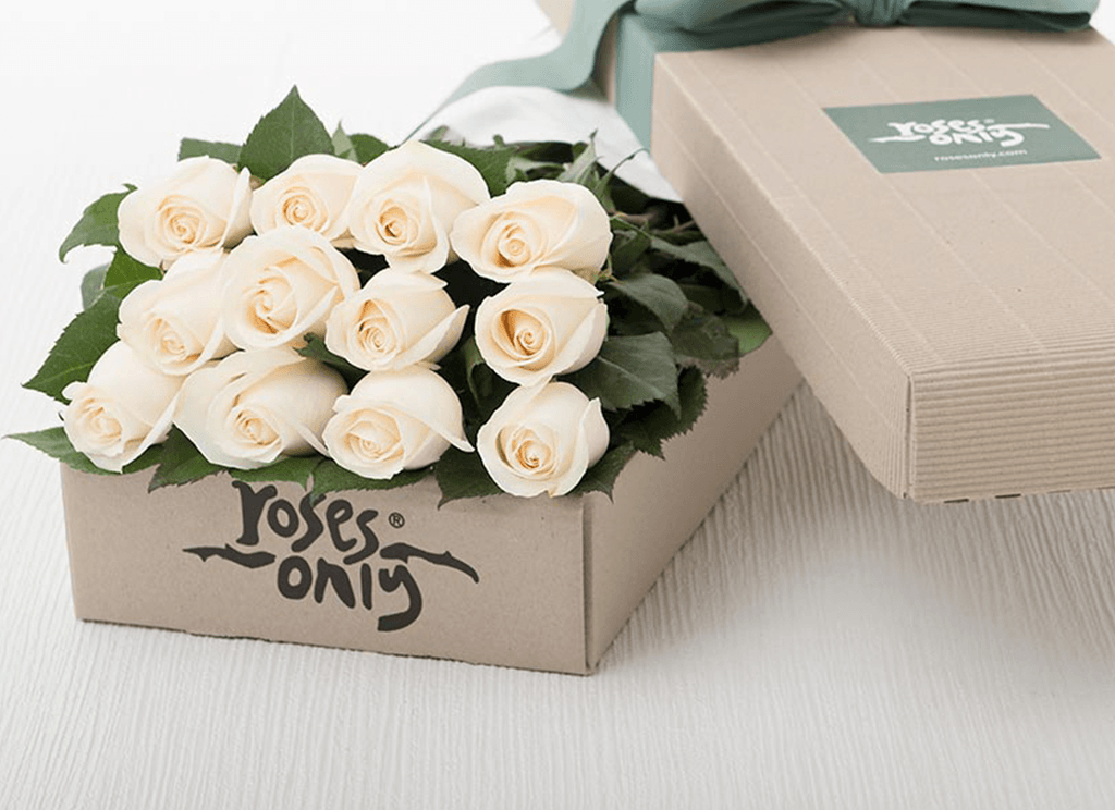 12 White Cream Roses Valentines Gift Box | Roses Only HK